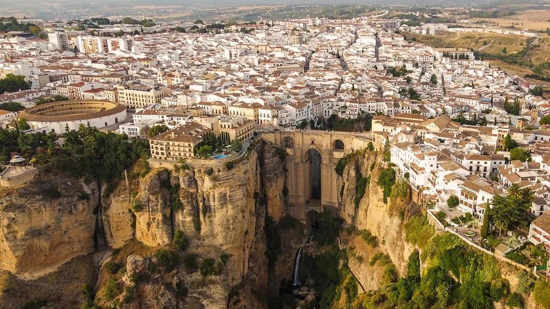 A hot air balloon ride in Ronda: the best way to see the Spanish ...