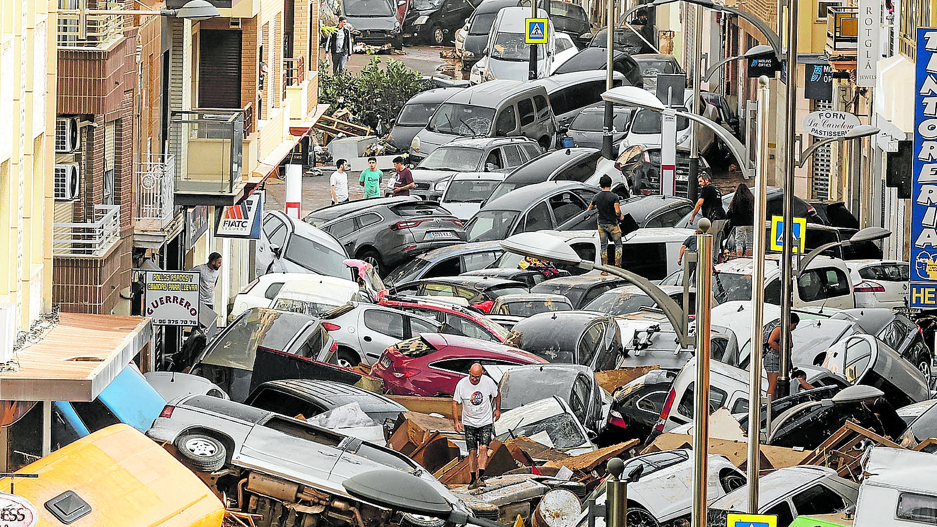 Extra army support called up in face of scale of Valencia disaster ...