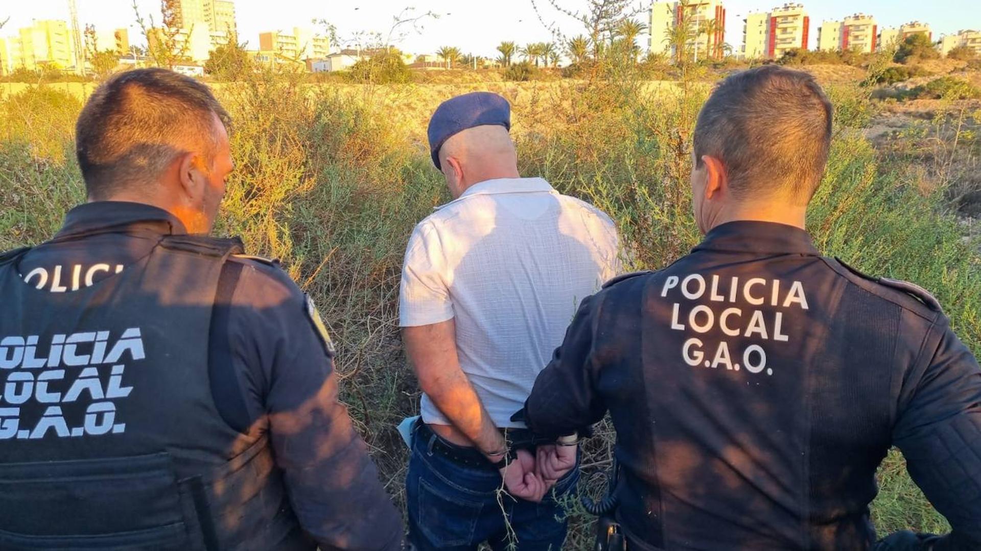 La Policía Local De Elche Detiene A Un Hombre Por Intentar Agredir A
