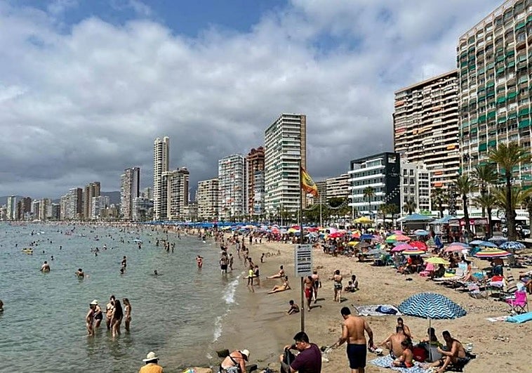 88-Year-Old Man Drowns at Benidorm Beach | TodoAlicante