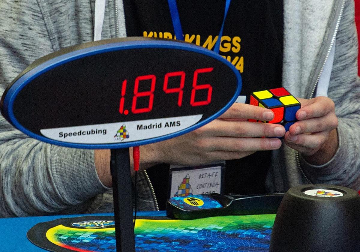 Speed and Thrill at the First World Rubik's Cube Tournament in Alicante ...