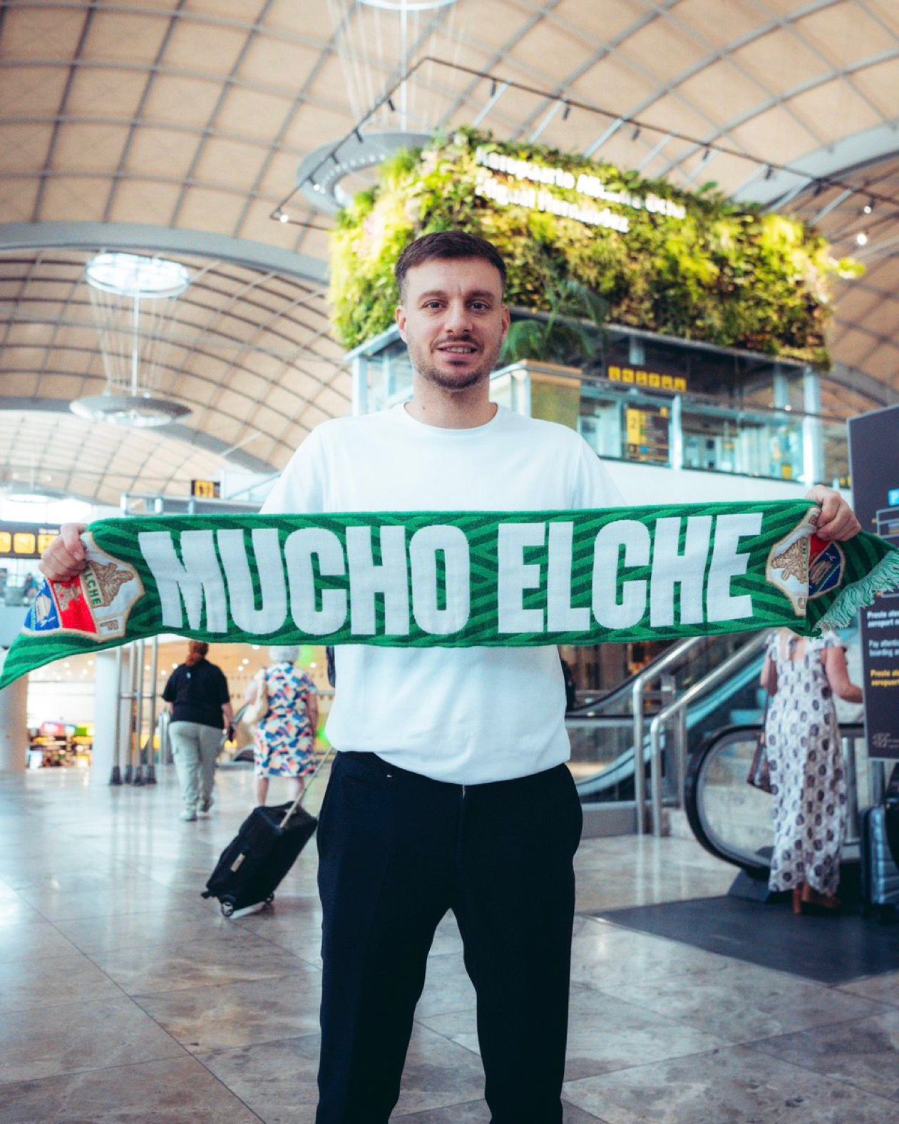 Martín Anselmi aterriza en Elche para ponerse ya a los mandos del ...