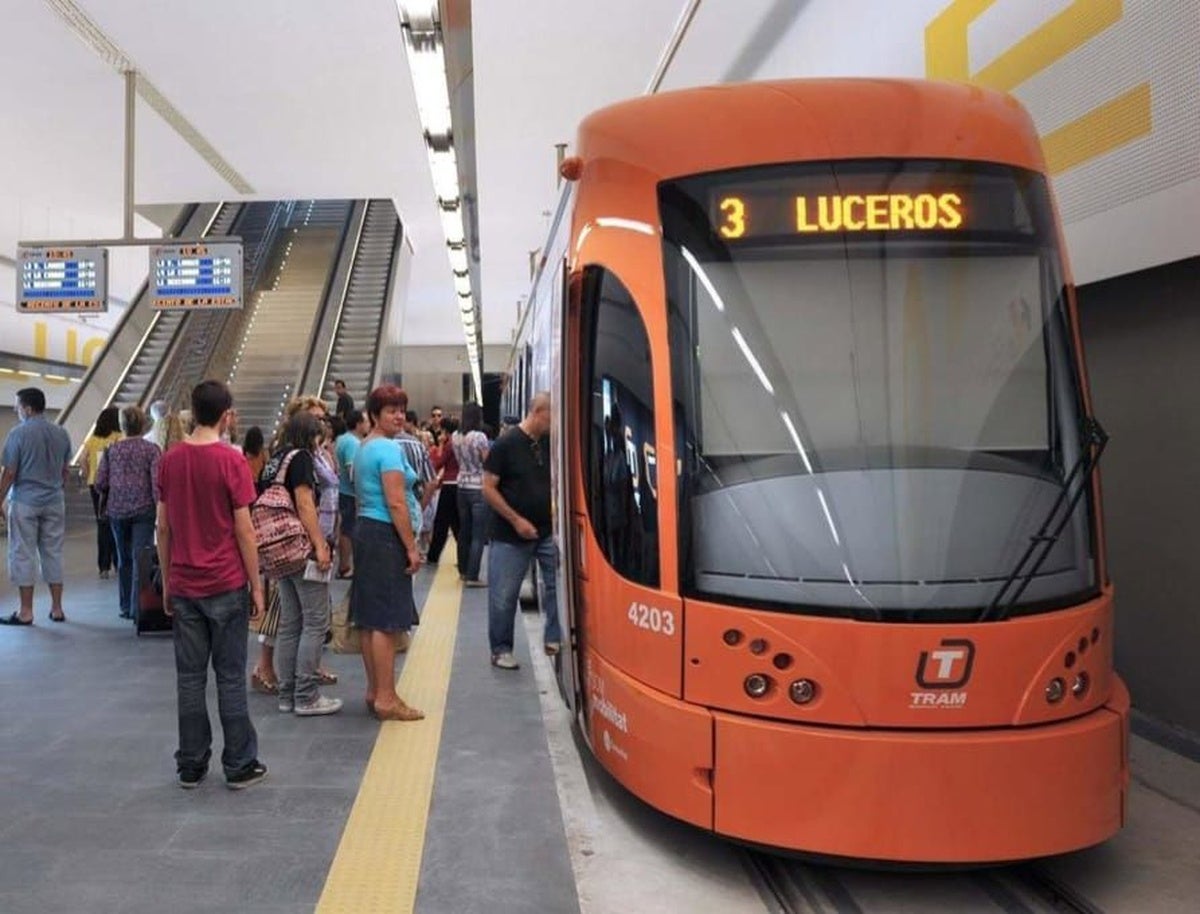 Normality in Alicante's Tram for Hogueras: Strike Called Off | TodoAlicante
